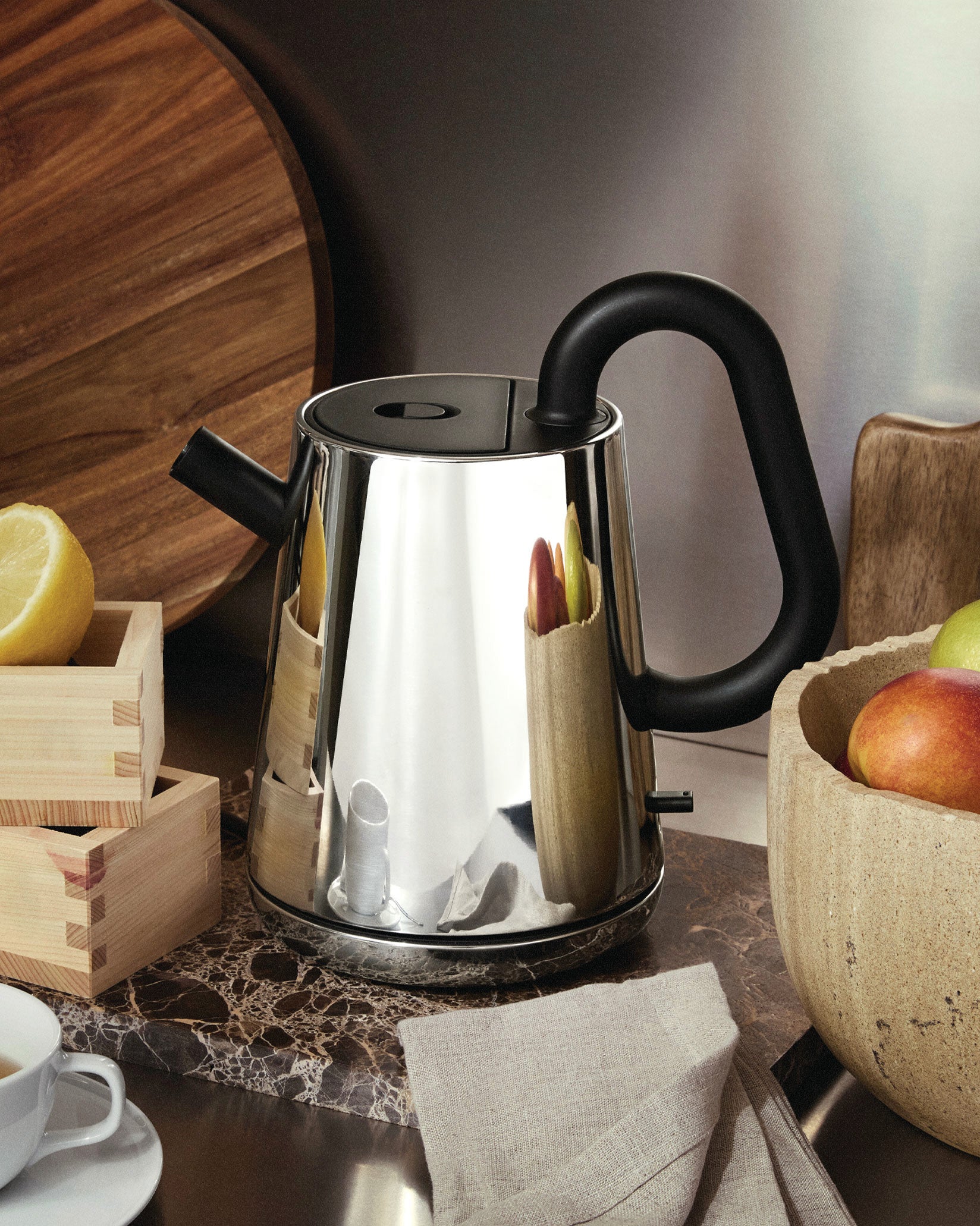 Toru: Electric kettle by Nendo - English Plug | Alessi