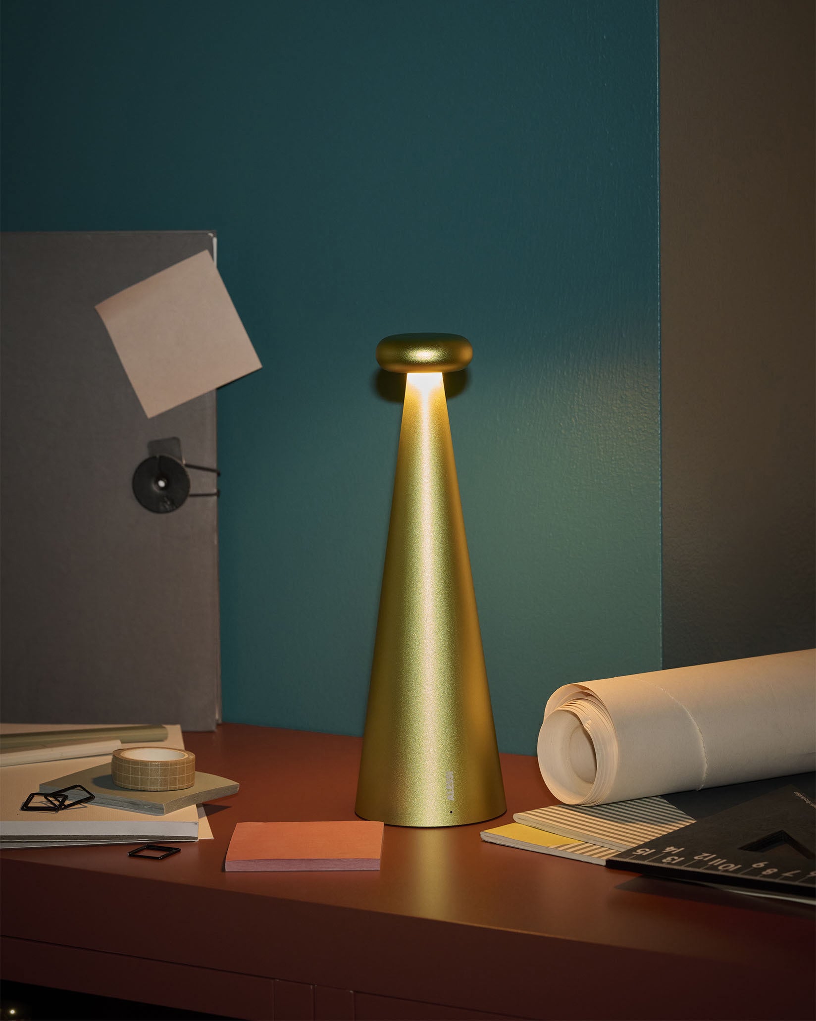 Bedin: Table Lamp By Alessandro Stabile | Alessi