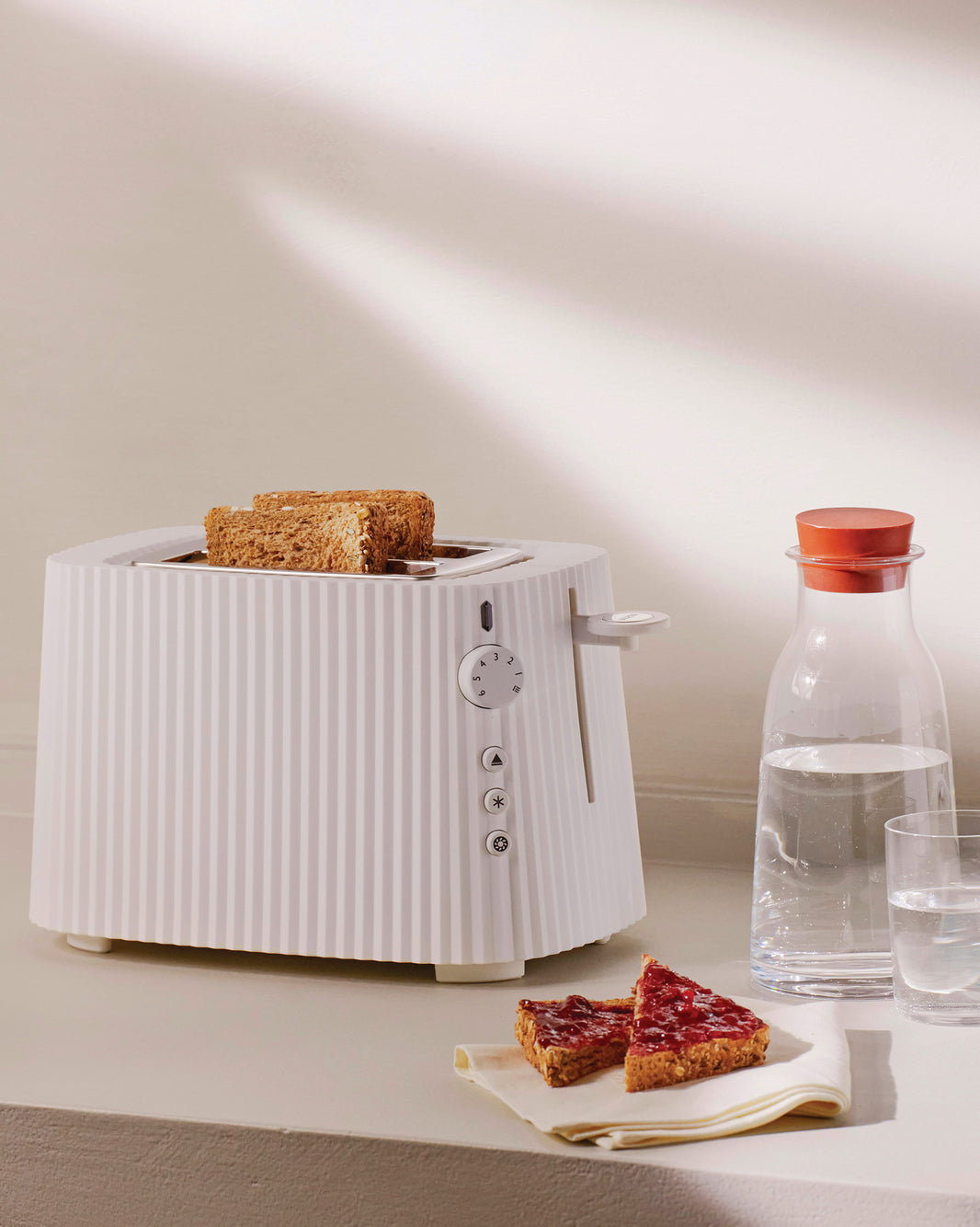 Plissé - Toaster. British plug – Alessi Spa (UK)